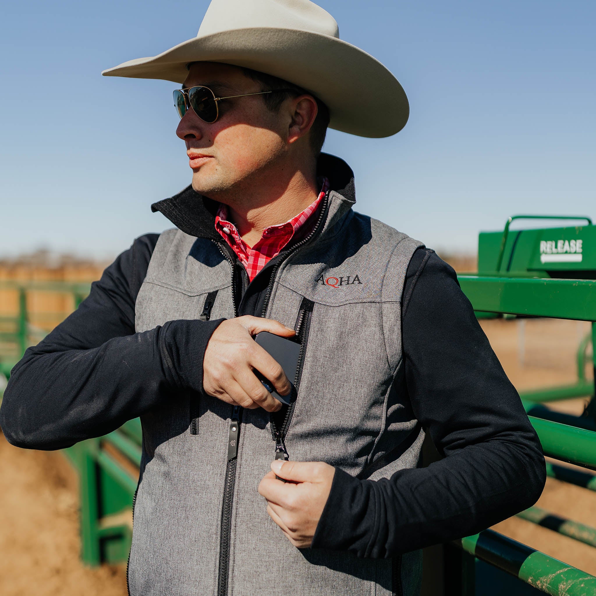 AQHA Men's Vest – American Quarter Horse Association